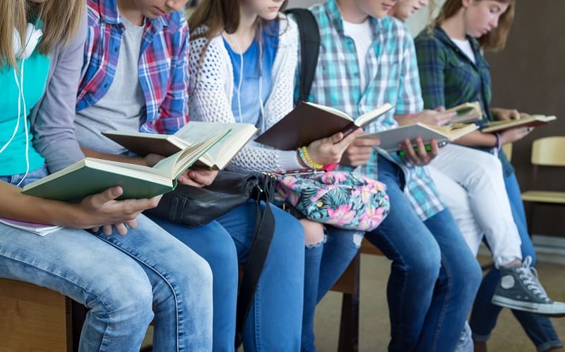 How to encourage teens to read - THE EDUCATION HUB